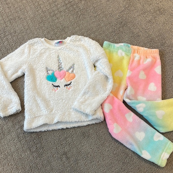 btween | Pajamas | Bmagical By Btween Rainbow Hearts And Unicorn Fleece Pajama Set | Poshmark